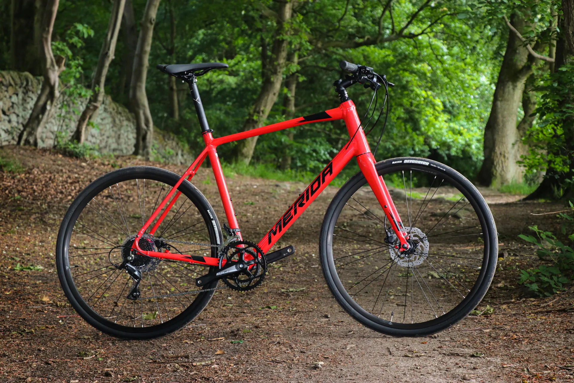 Merida - Speeder 200 Sports Hybrid Bike in Red Black